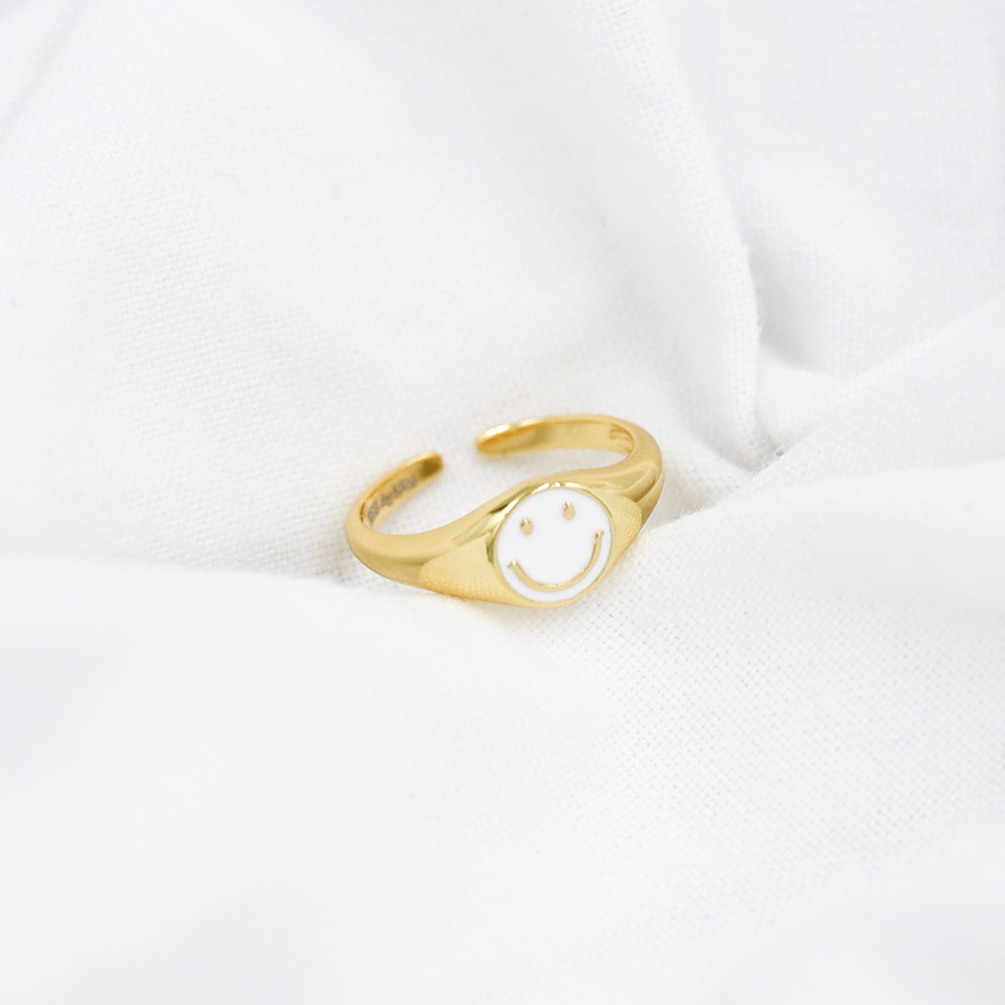 Smiley White Gold – rurustudios